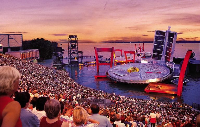 Ten Incredible Event Stages - CanadianSpecialEvents.com